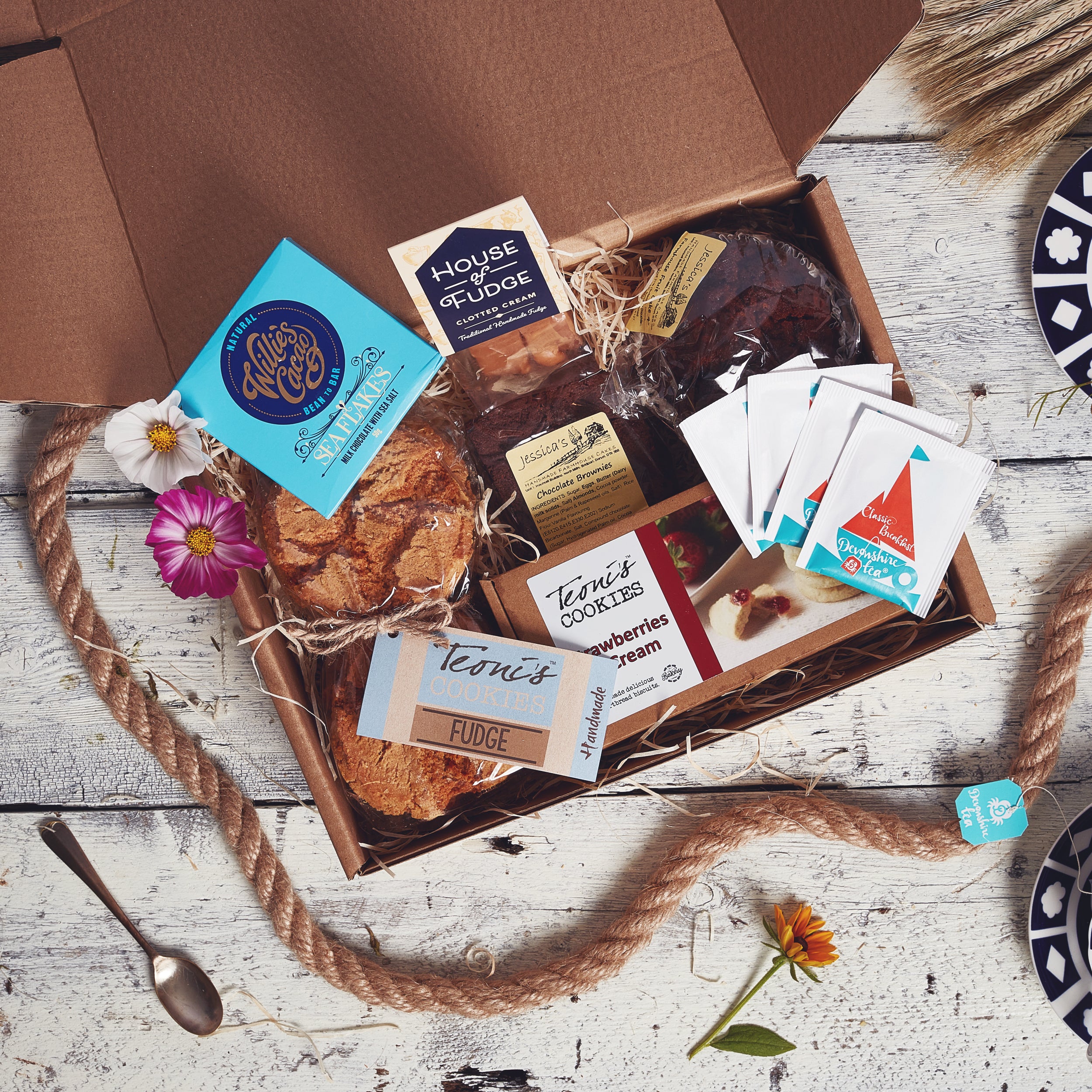Cake, Tea & Biscuits Hamper – Devon Heaven